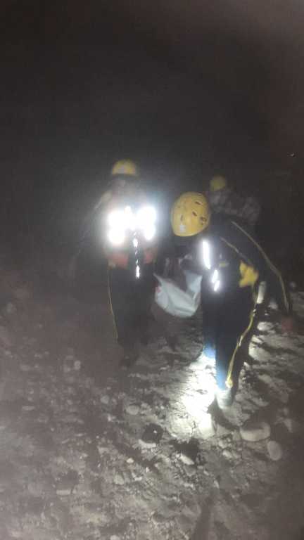 Big breaking :-टिहरी- ब्रह्मपुरी के पास खाई में गिरे युवक का SDRF उत्तराखण्ड पुलिस ने किया शव ...